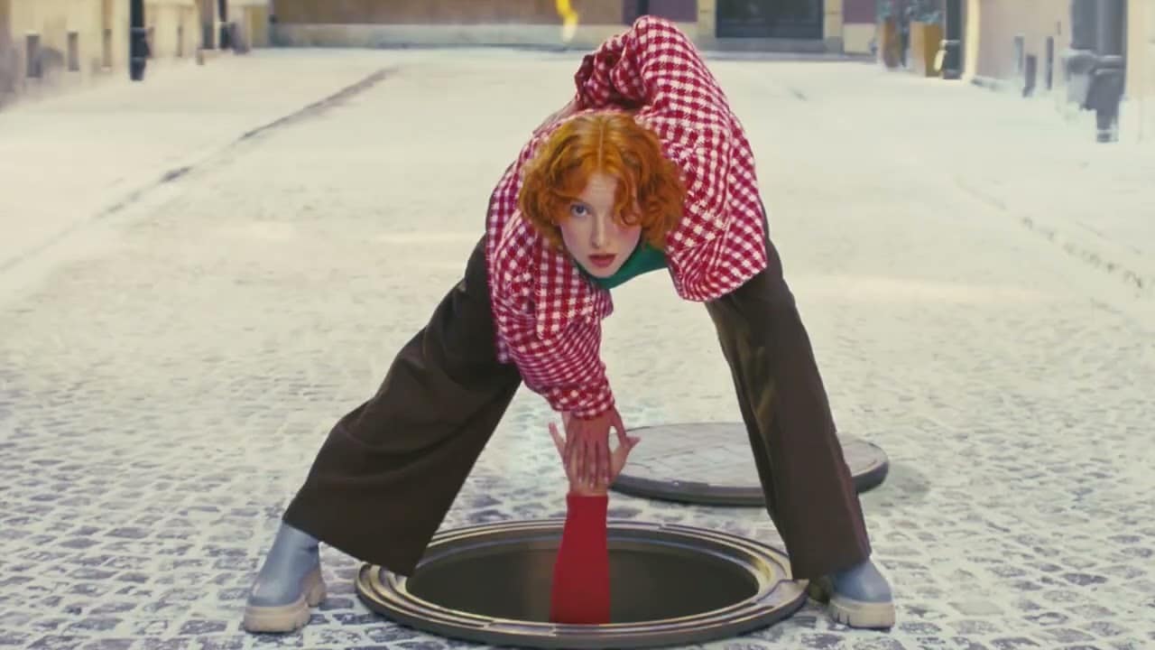 TK Maxx Christmas Advert 2022 - High Five